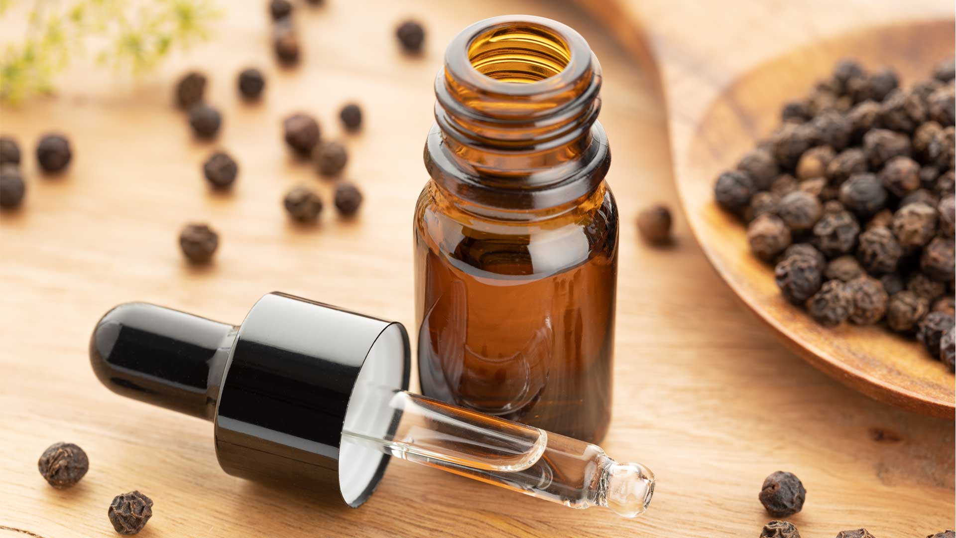 10 ползи от етеричното масло от черен пипер » Purus.bg